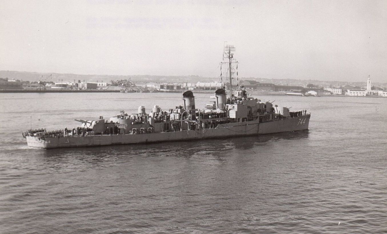 Destroyer Photo Index DD-744 USS BLUE