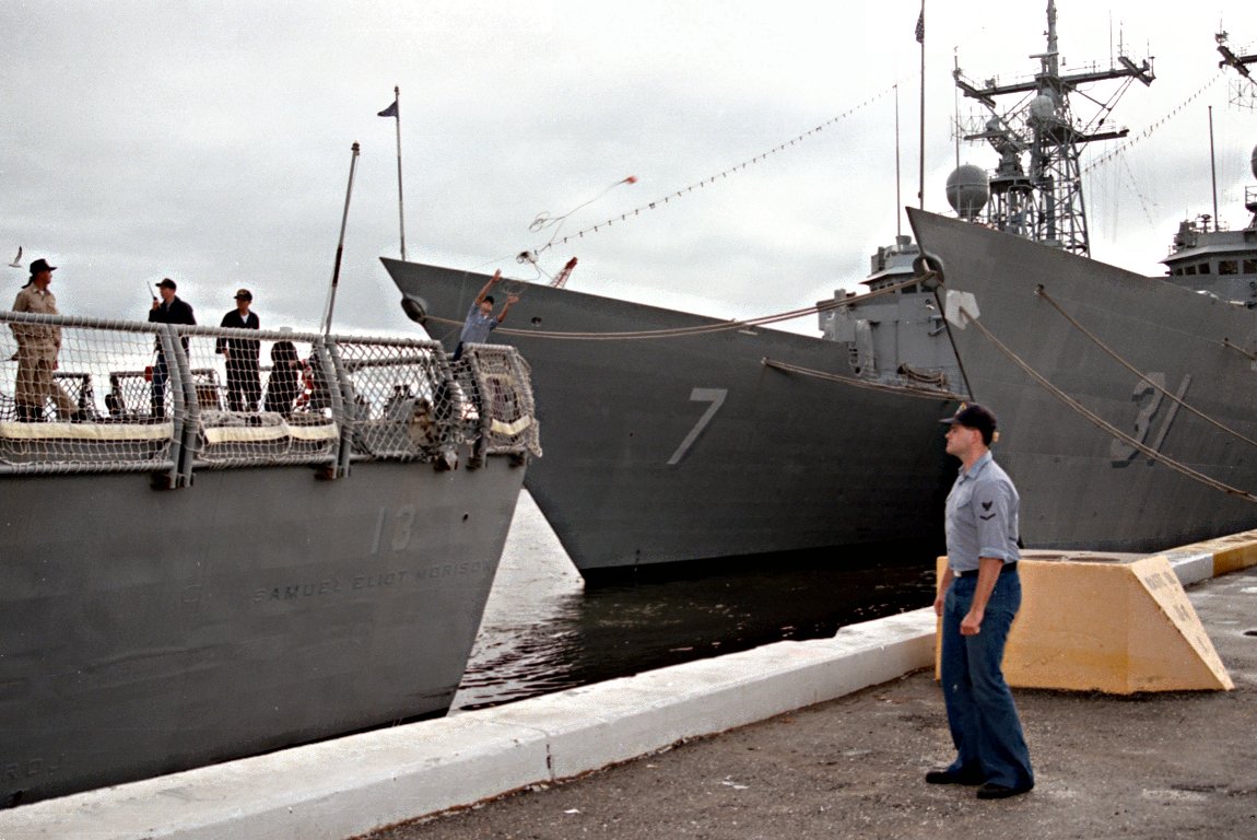 Frigate Photo Index FFG-7 USS OLIVER HAZARD PERRY